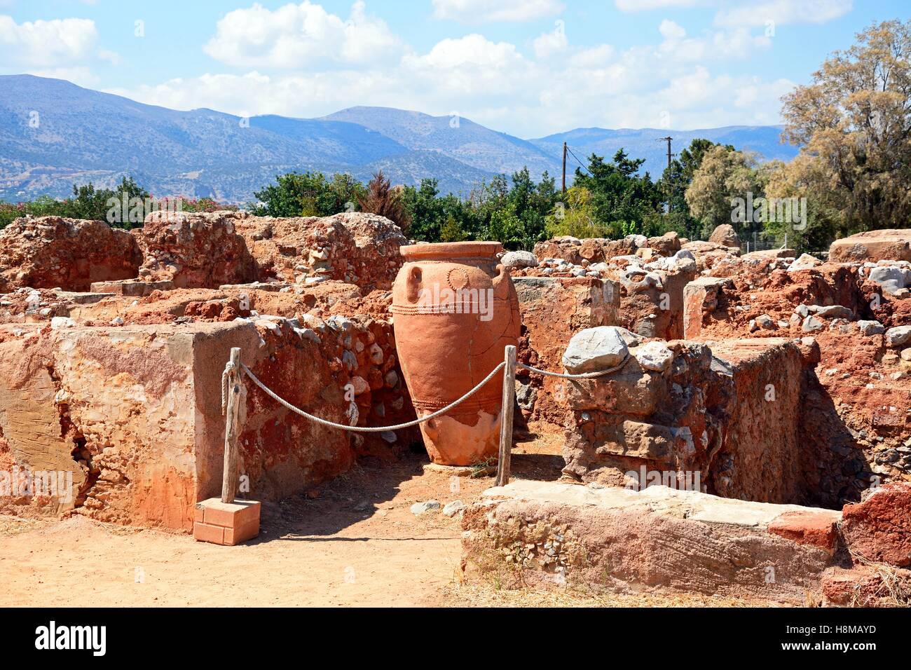 Minoan pot hi-res stock photography and images - Alamy