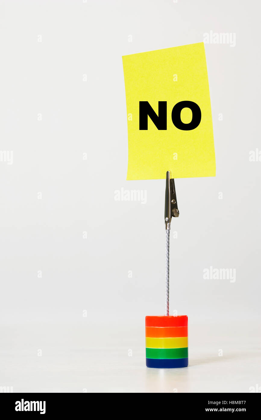 White paper sign saying hi-res stock photography and images - Alamy