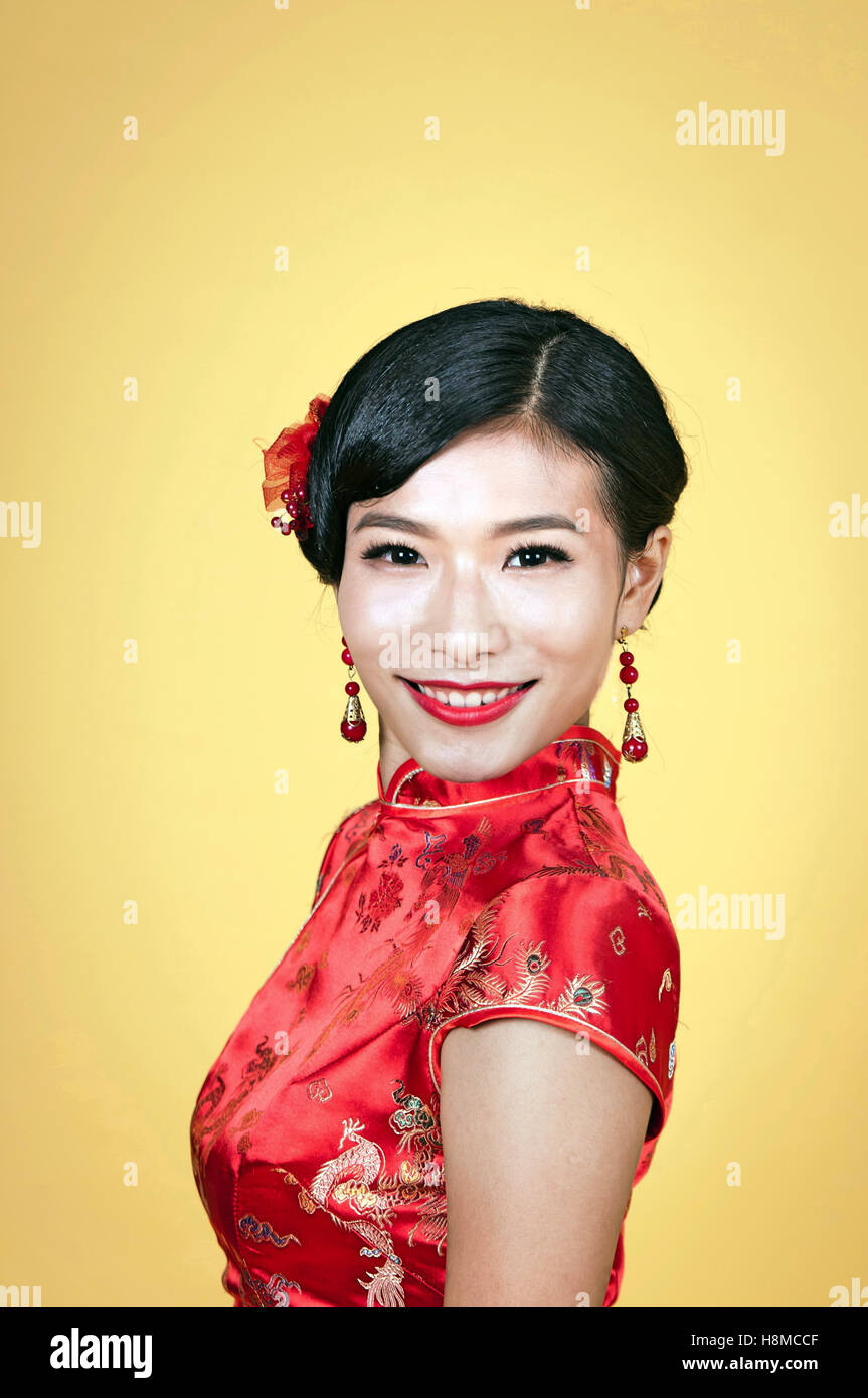 beautiful young Asian woman dress traditional Stock Photo - Alamy
