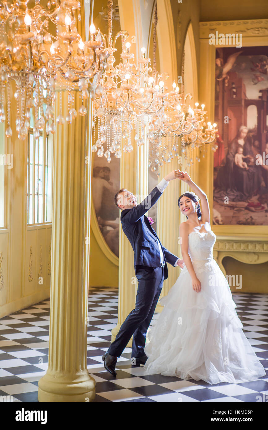 Women dancing at a wedding hi-res stock photography and images - Alamy
