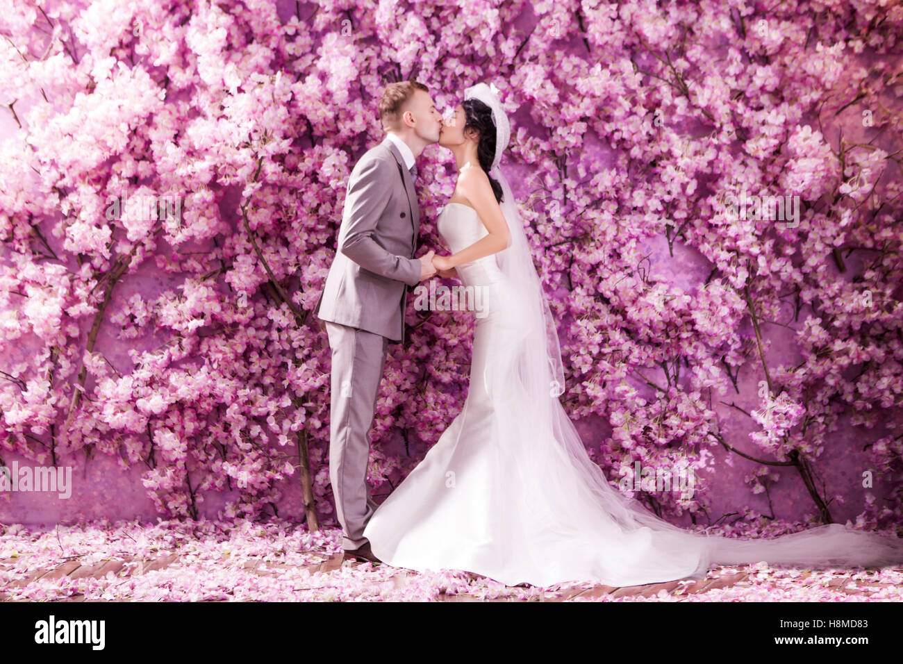 Couple passionate kissing hi-res stock photography and images - Alamy