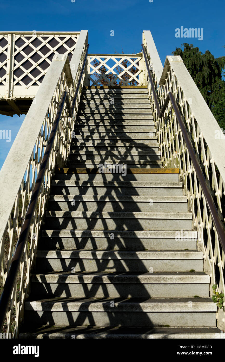 Level crossing railway footbridge hi-res stock photography and images ...