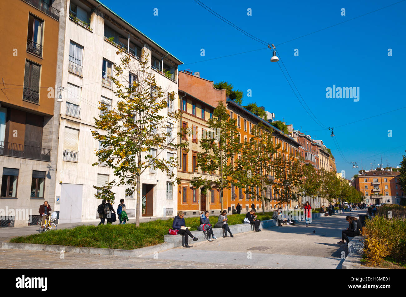 Italy milan street scene hi-res stock photography and images - Alamy