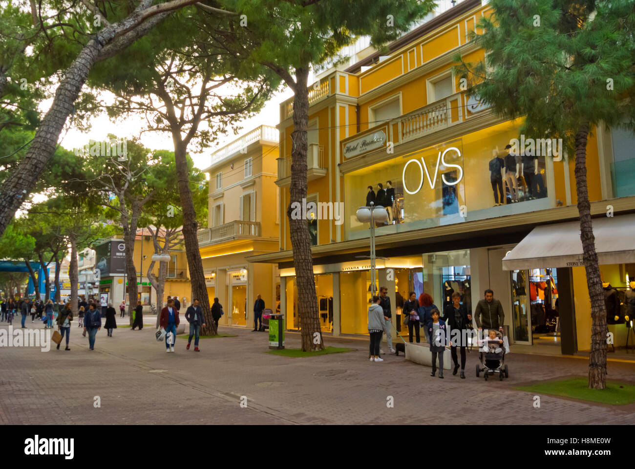 Viale Ceccarini, main street, Riccione, Emilia-Romagna, Italy Stock ...