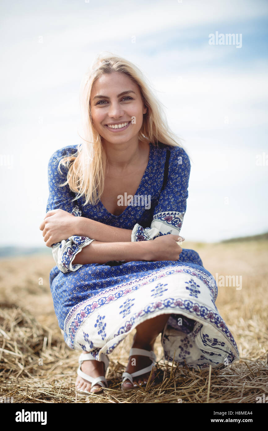 Crouching hi-res stock photography and images - Alamy