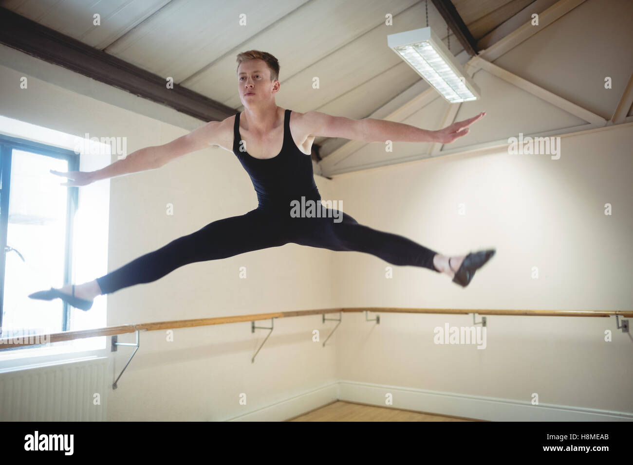 Ballerino practising ballet dance hi-res stock photography and images ...