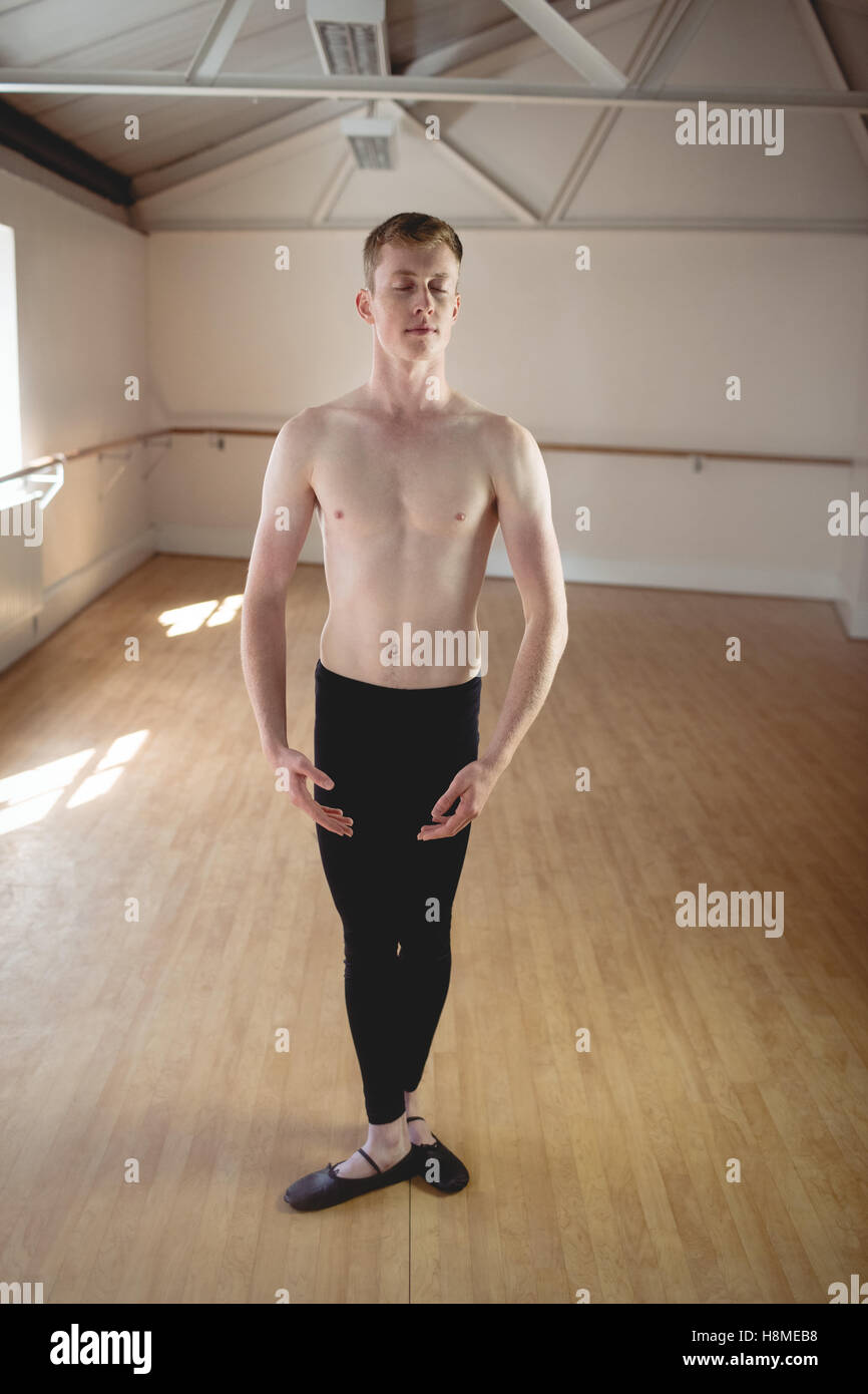 Dancer practising hi-res stock photography and images - Alamy