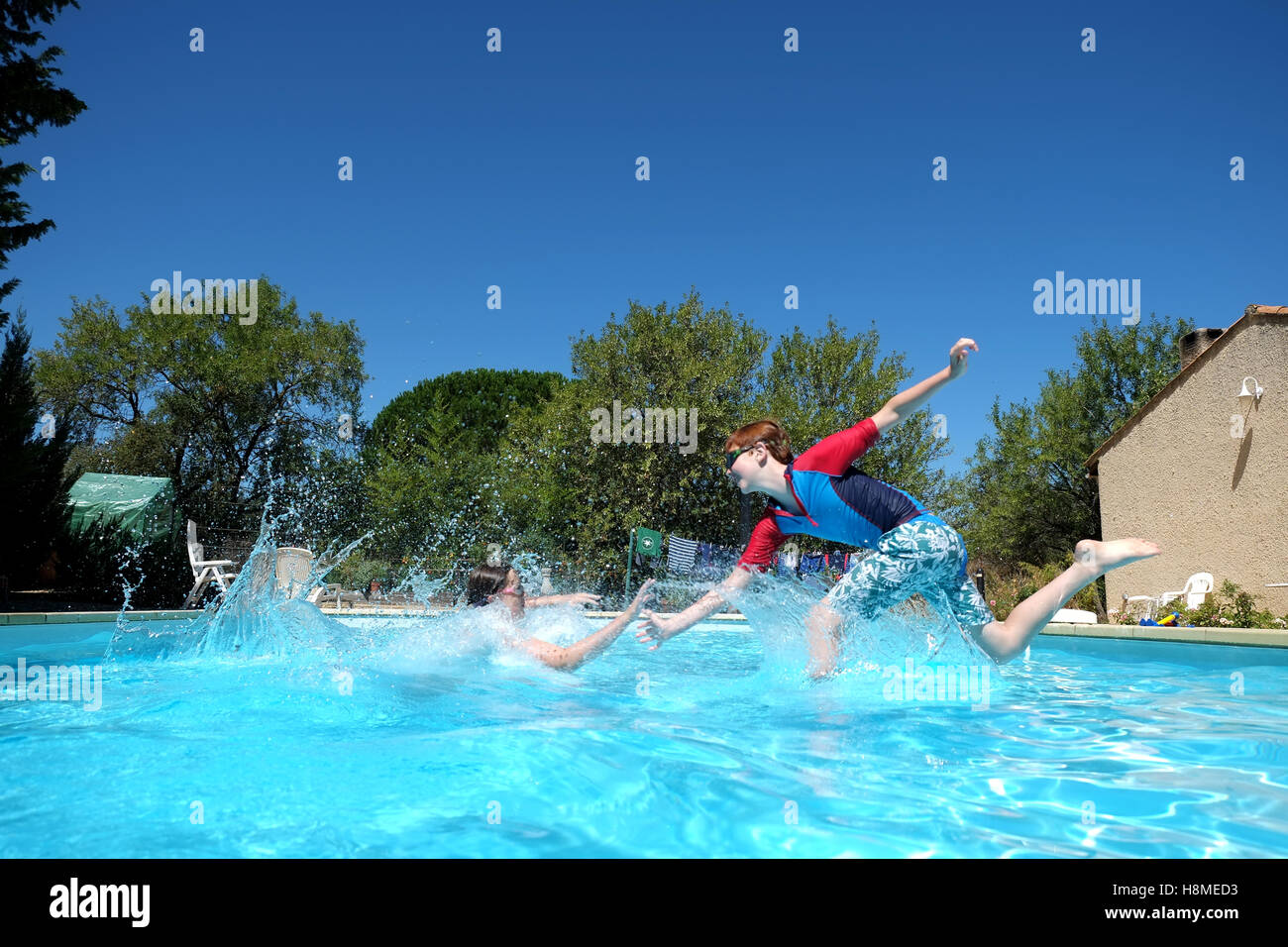 Children running and jumping hi-res stock photography and images - Alamy