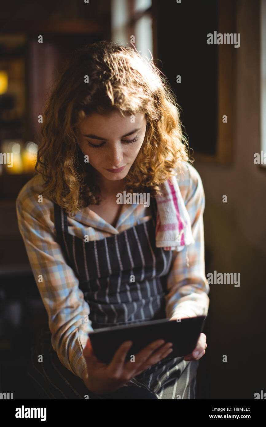 Beautiful waitress hi-res stock photography and images - Alamy
