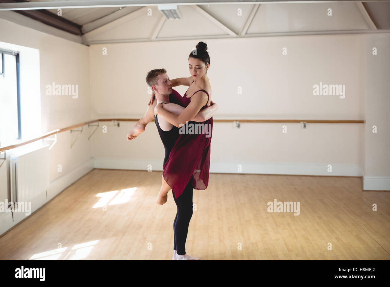 Ballet partners practicing ballet dance Stock Photo - Alamy