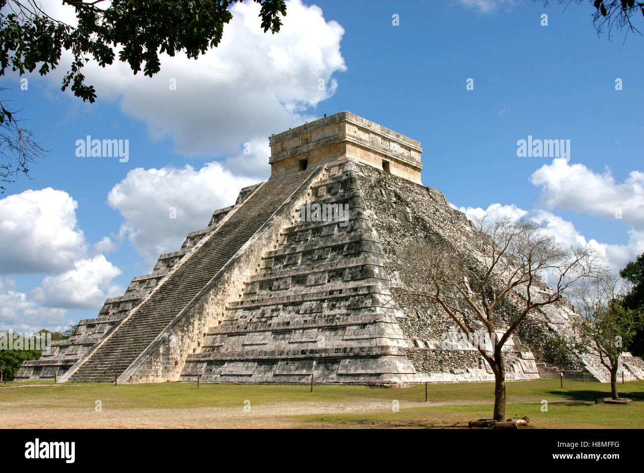 El castillo temple kukulkan hi-res stock photography and images - Alamy