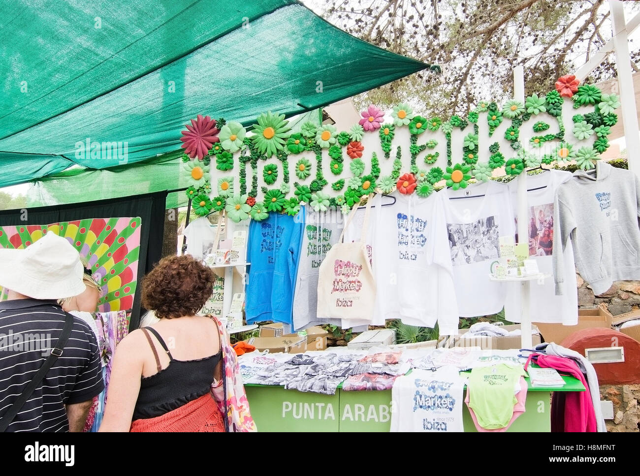 Hippy Market Punta Arabi Es Canar on the last market for the season in ...