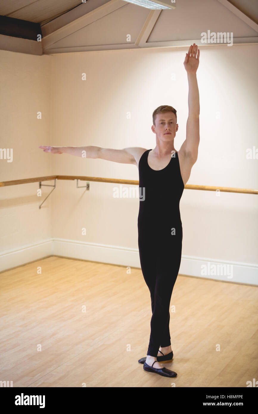 Male ballet dancer hi-res stock photography and images - Alamy
