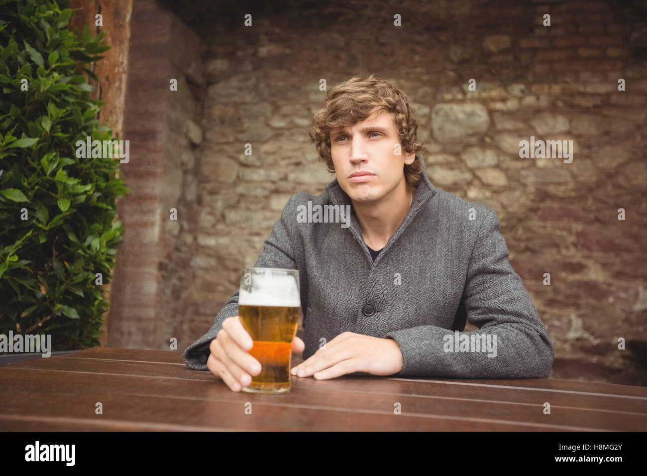 Man sitting at bar hi-res stock photography and images - Alamy