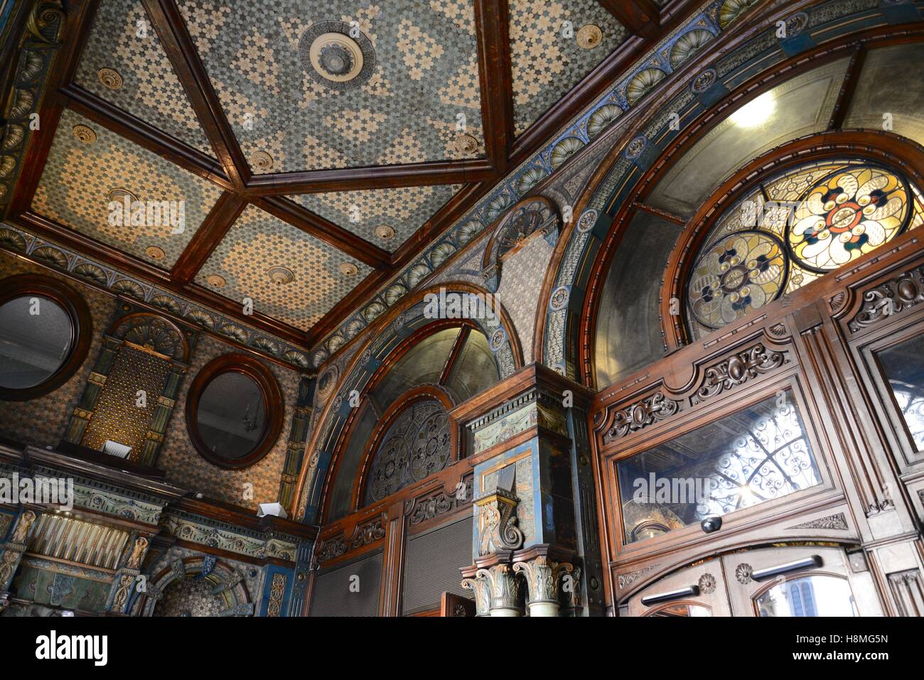 Bank foyer hi-res stock photography and images - Alamy