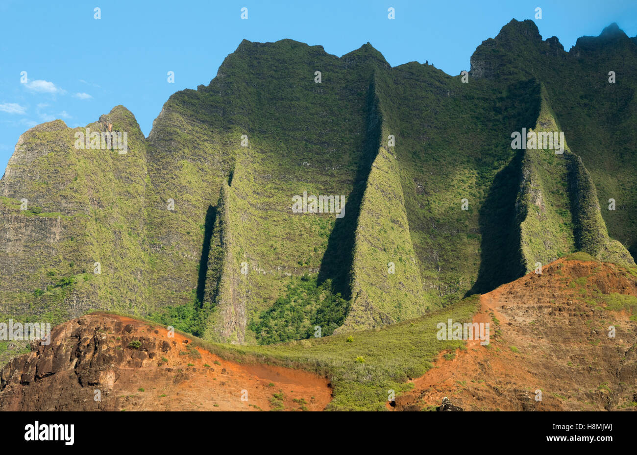 Sheer cliffs of na pali coast hi-res stock photography and images - Alamy