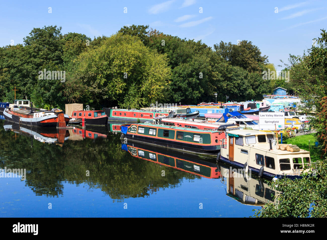 Springfield marina river lea river hi-res stock photography and images ...