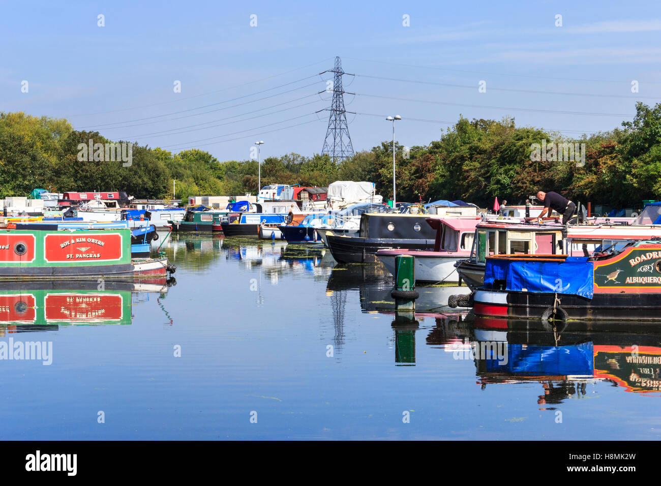 Springfield marina river lea river hi-res stock photography and images ...