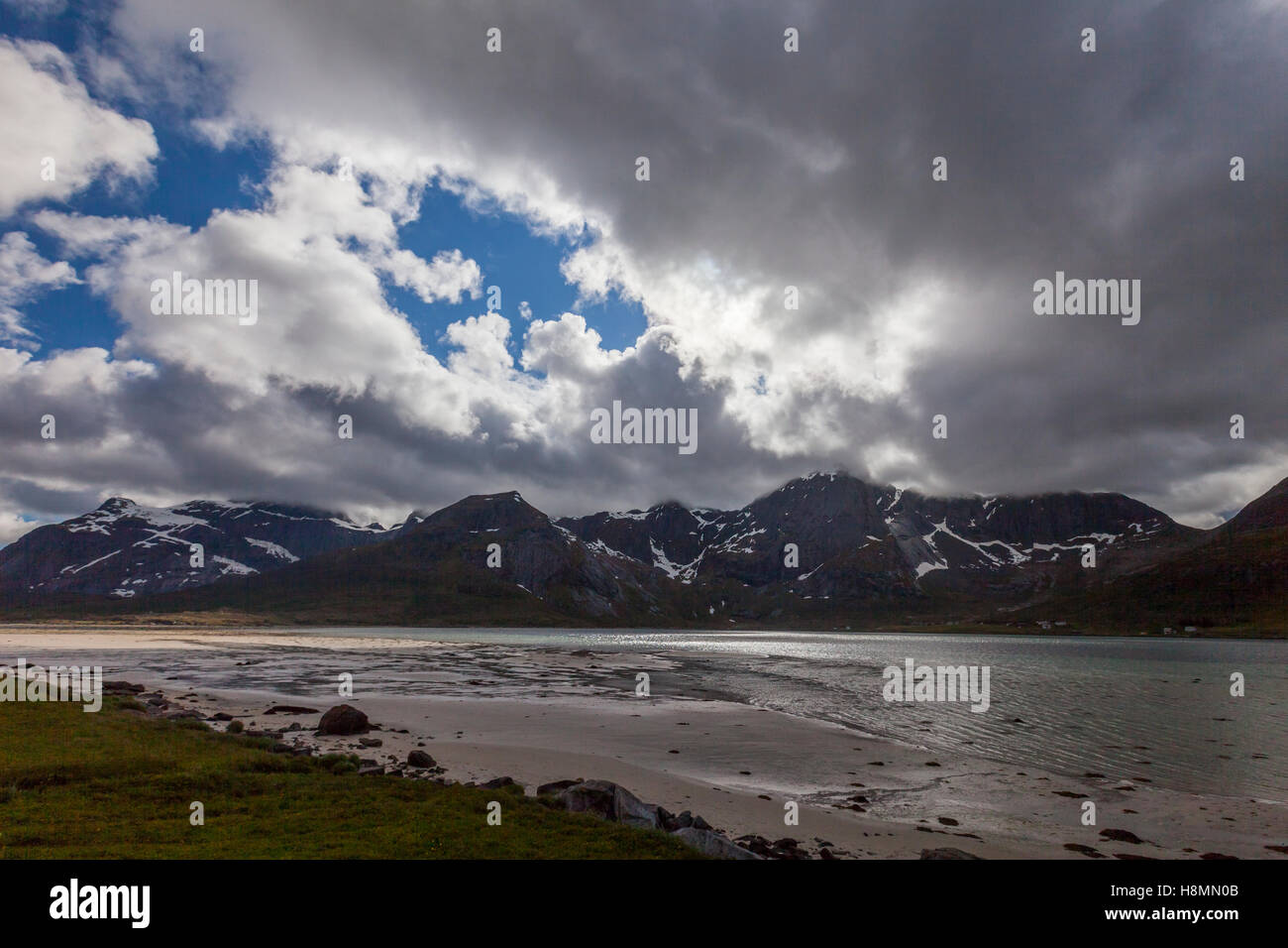 Wild weather over the mountains. Bay at Kilan, near Flakstad, Lofoten ...