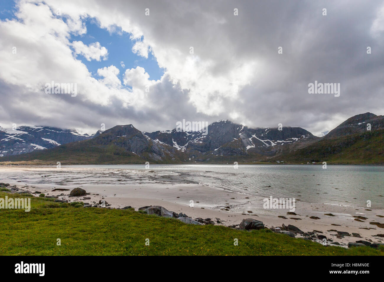 Wild weather over the mountains. Bay at Kilan, near Flakstad, Lofoten ...