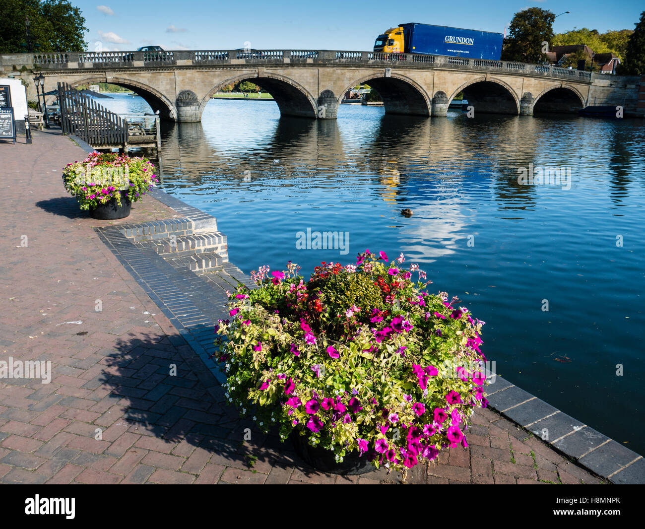 Henley bridge landscape hi-res stock photography and images - Alamy