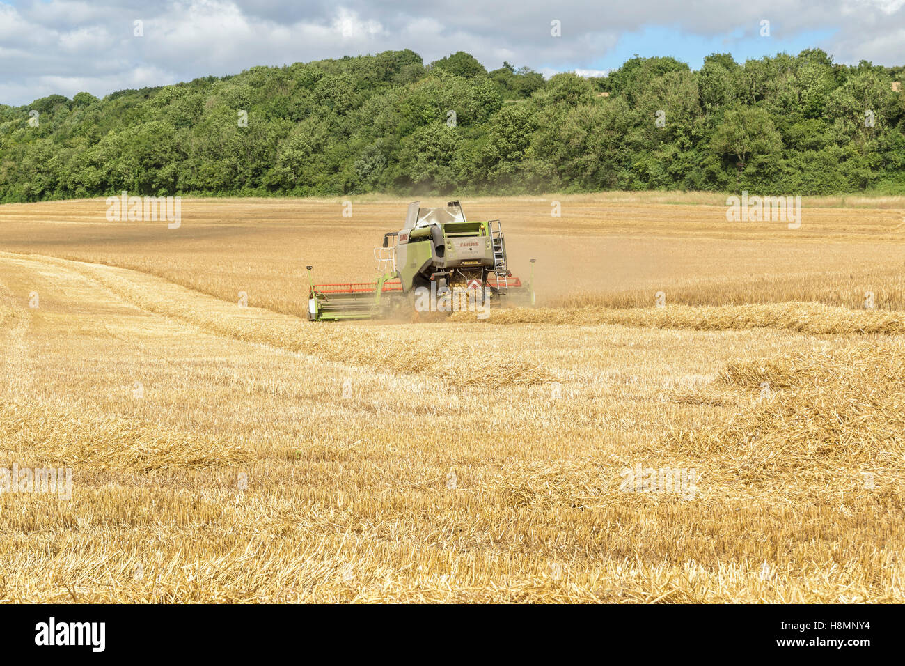 A Claas 750 Lexion Combine Harvester working the fields in Kent Stock ...