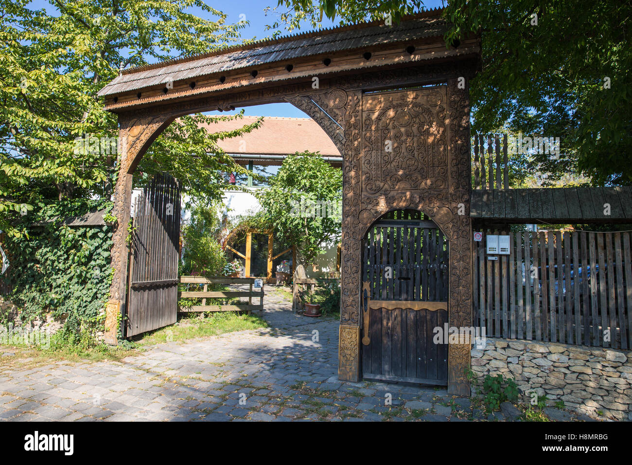 Wooden gate arch hi-res stock photography and images - Alamy