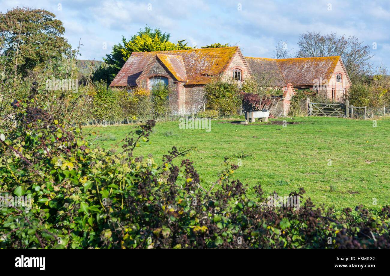 Farmhouse british countryside hi-res stock photography and images - Alamy