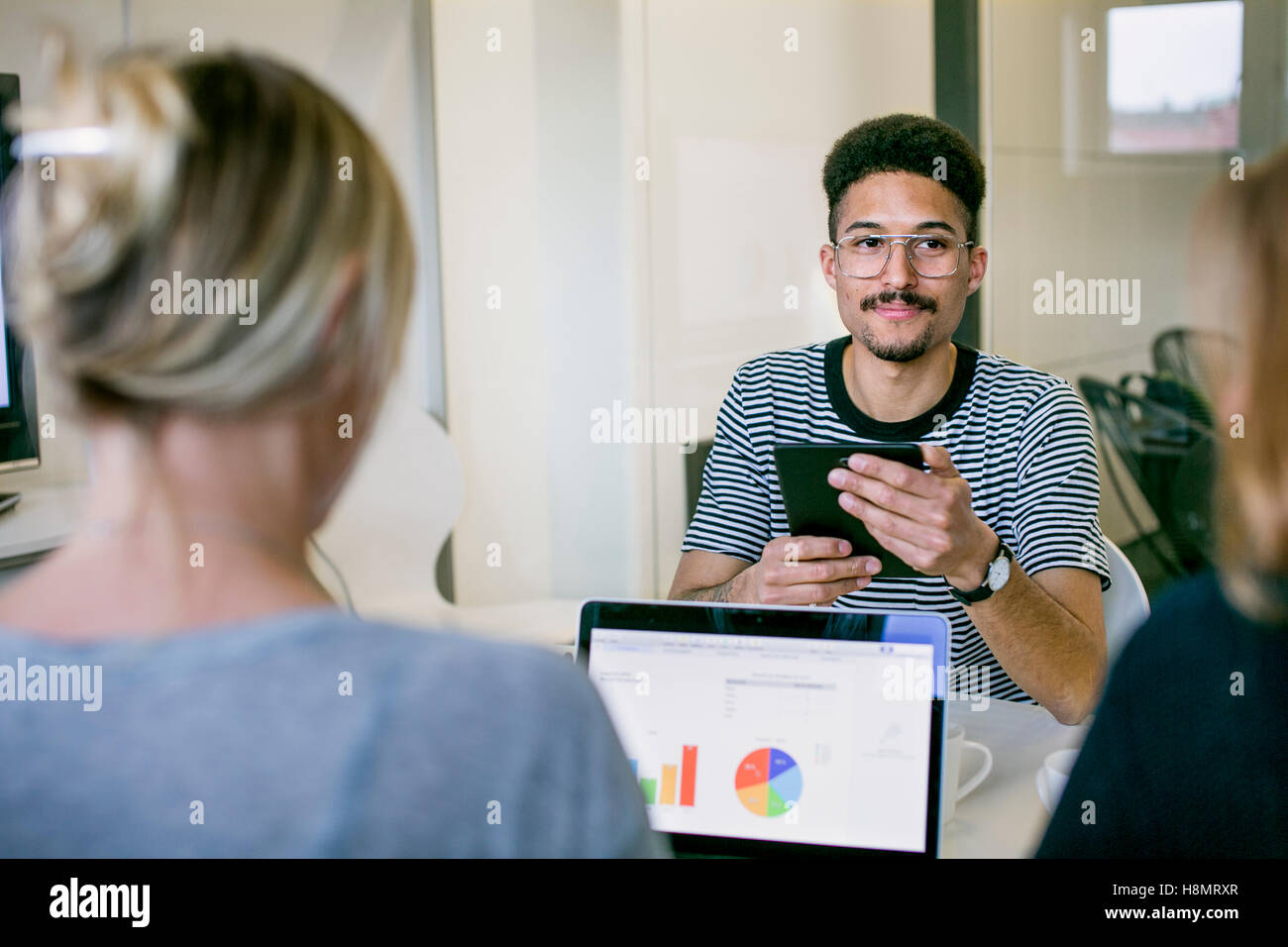 Professionals using technology hi-res stock photography and images - Alamy