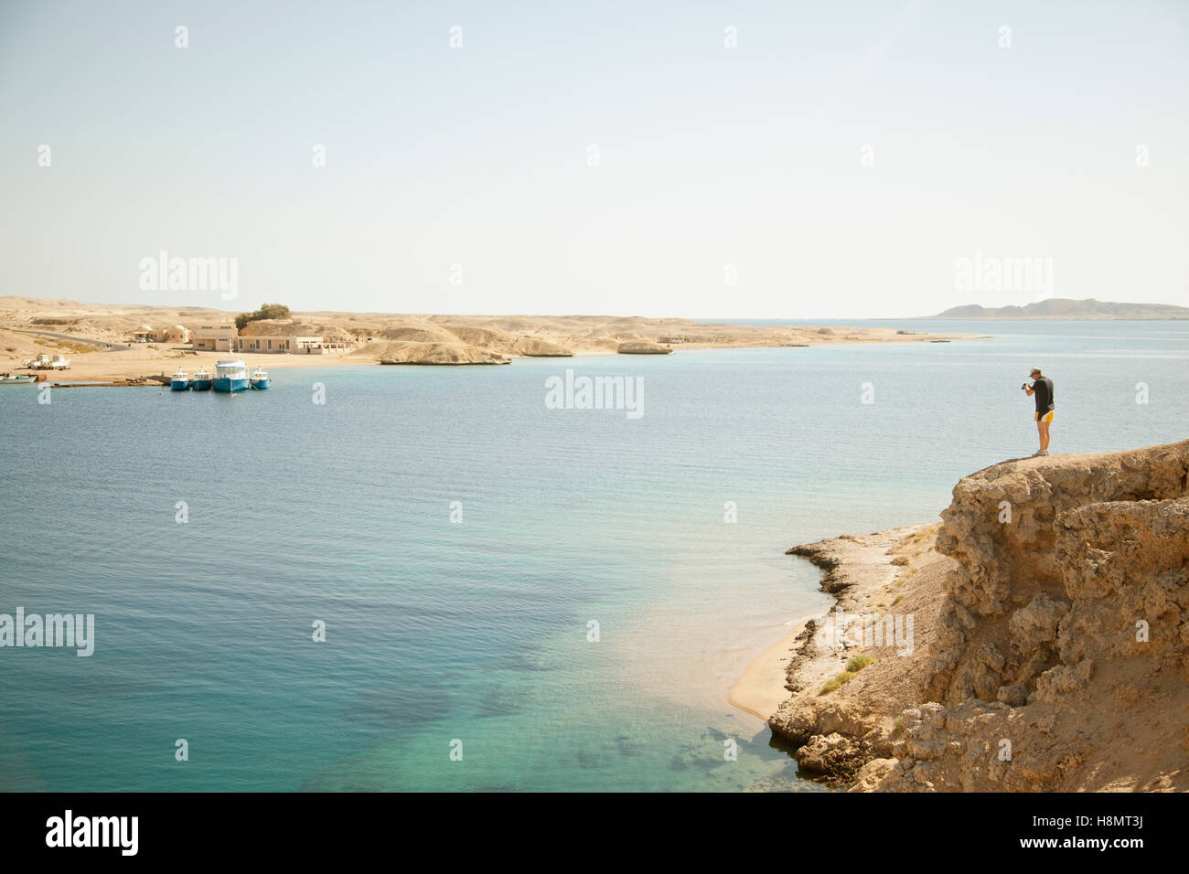 Person looking at the sea hi-res stock photography and images - Alamy