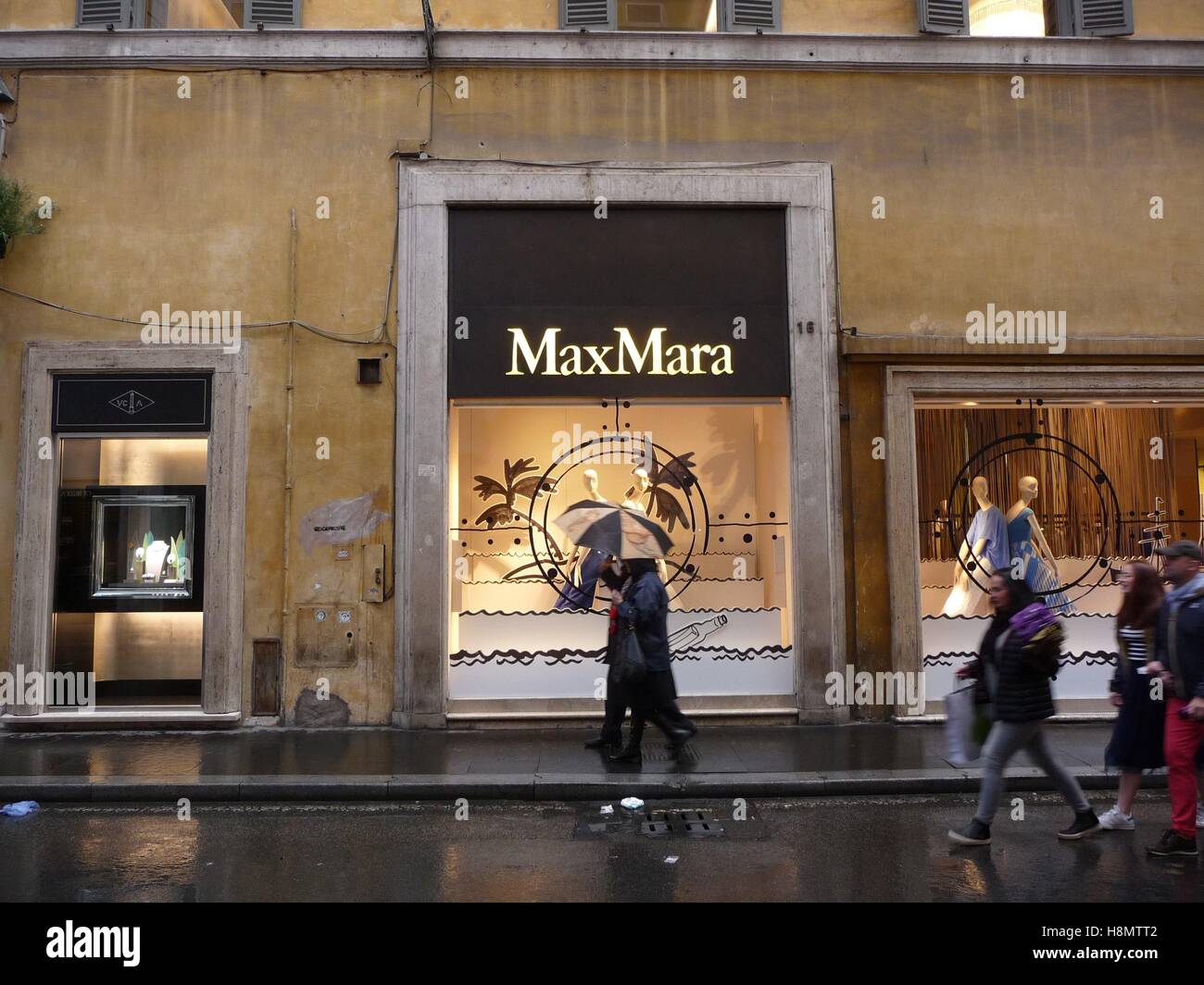 Max Mara shop in Rome, Italy, pictured 23 April 2016. Photo: Beate ...