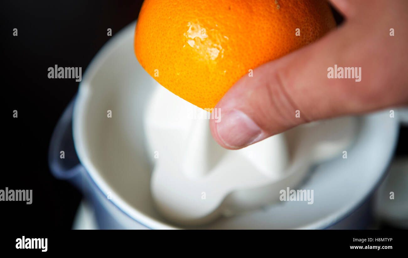 Hand squeezing orange juice hi-res stock photography and images - Alamy