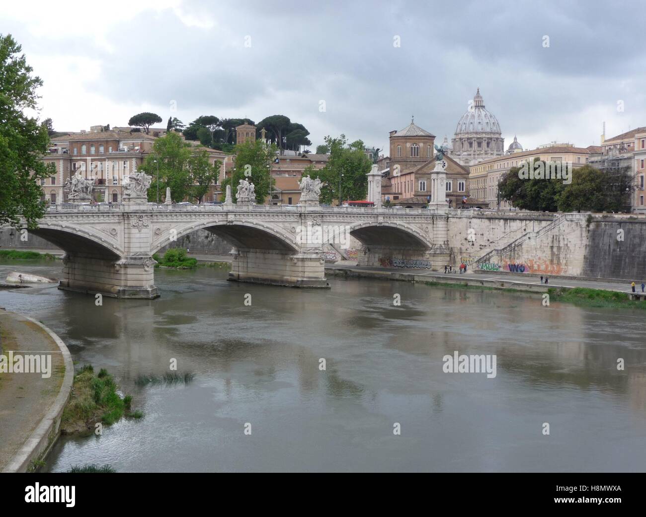 River Tiber in Rome, Italy, pictured 23 April 2016. Photo: Beate ...