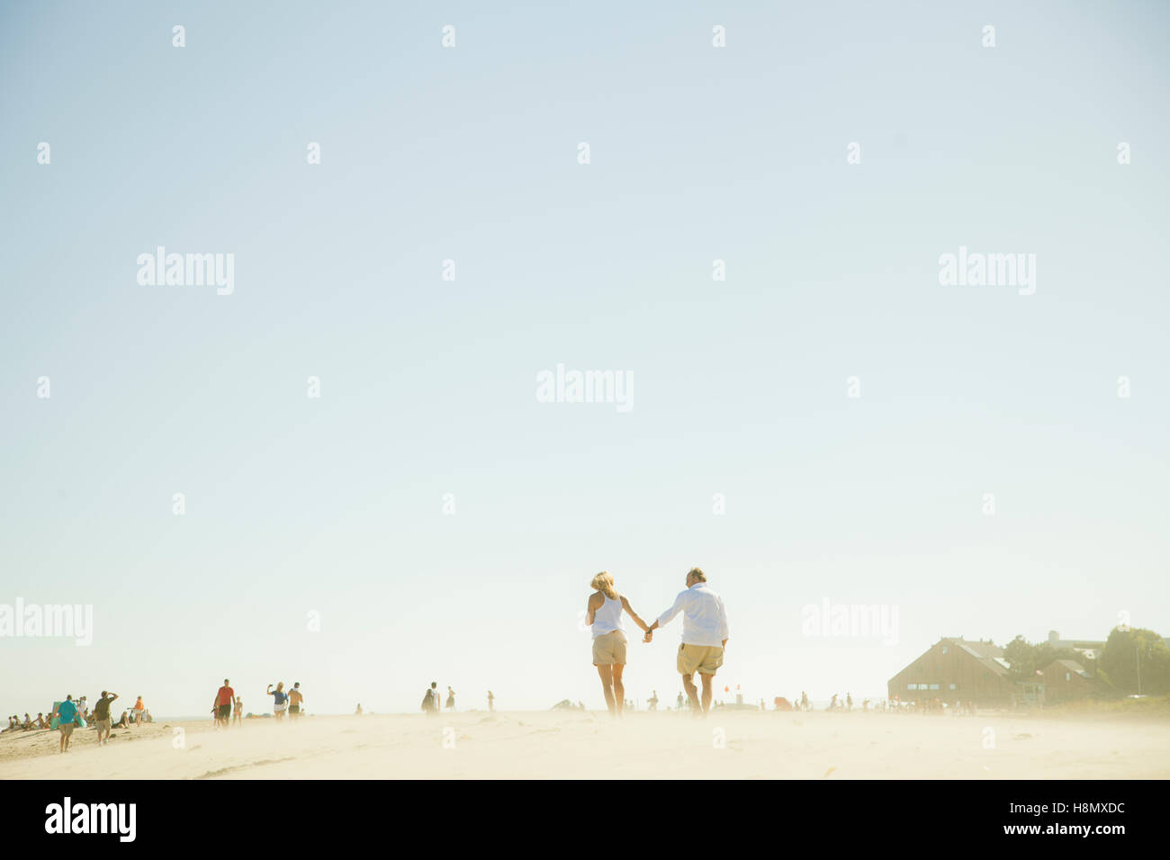 Couple holding hands back view hi-res stock photography and images - Alamy