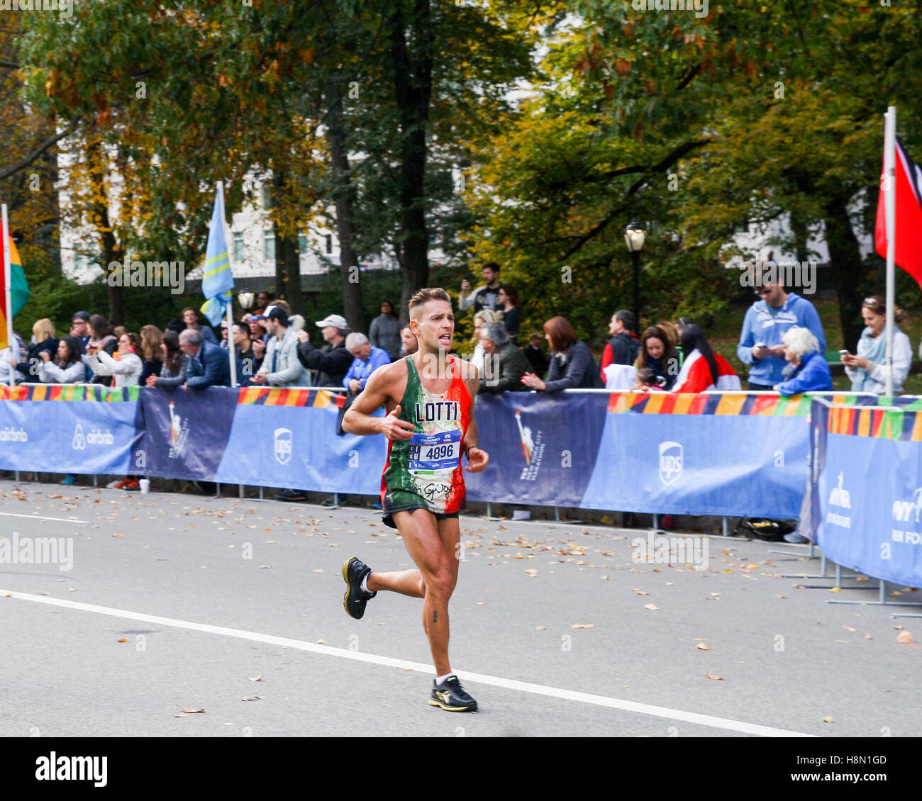 Marathon runner finish line hi-res stock photography and images - Alamy