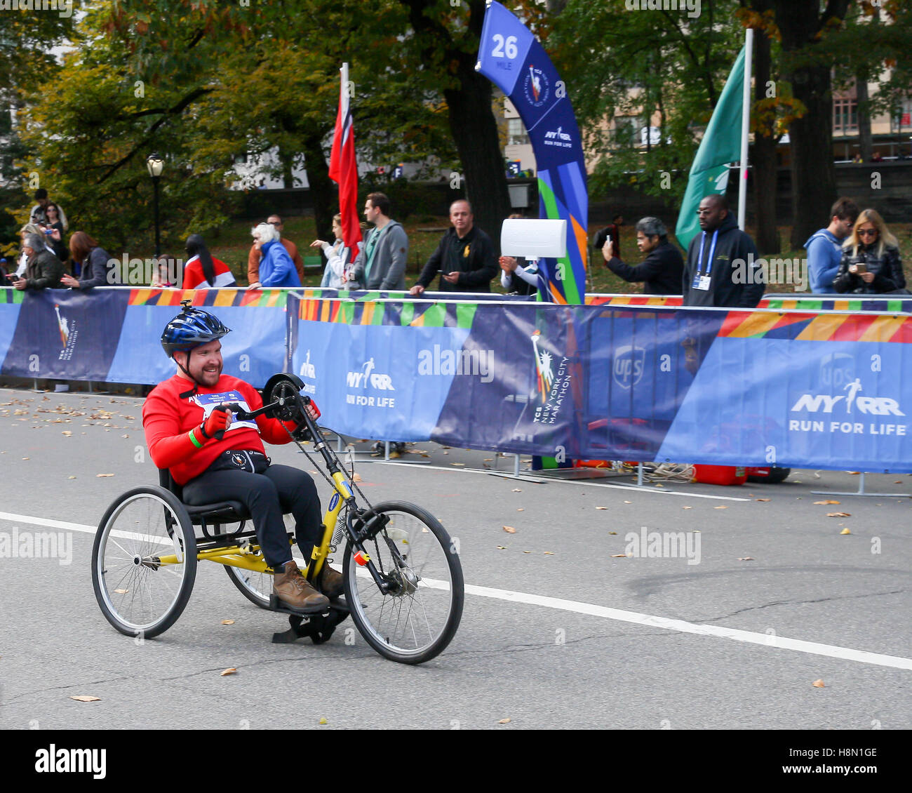 Man running new york city hi-res stock photography and images - Alamy