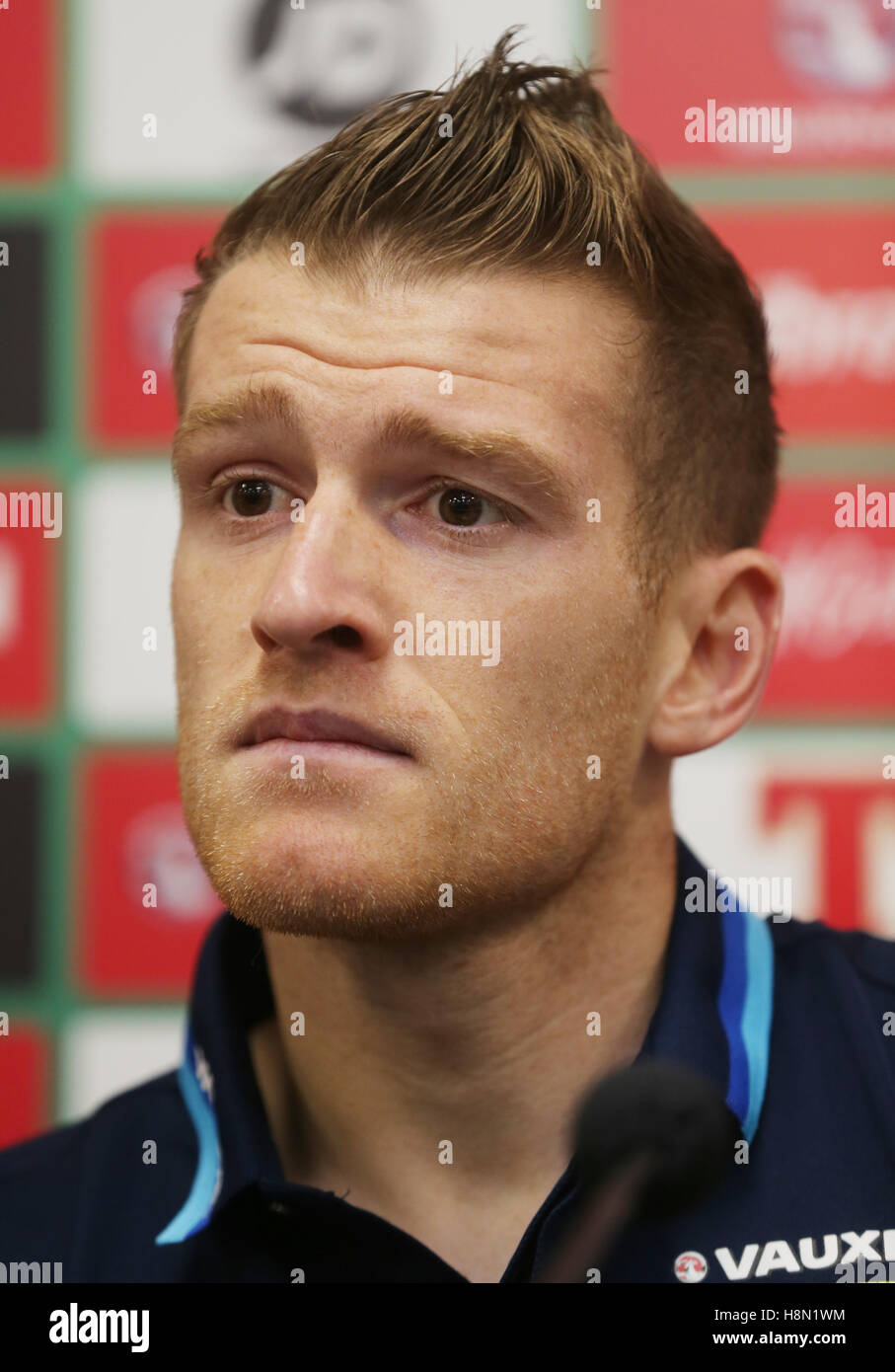 Steve davis northern ireland captain hi-res stock photography and ...