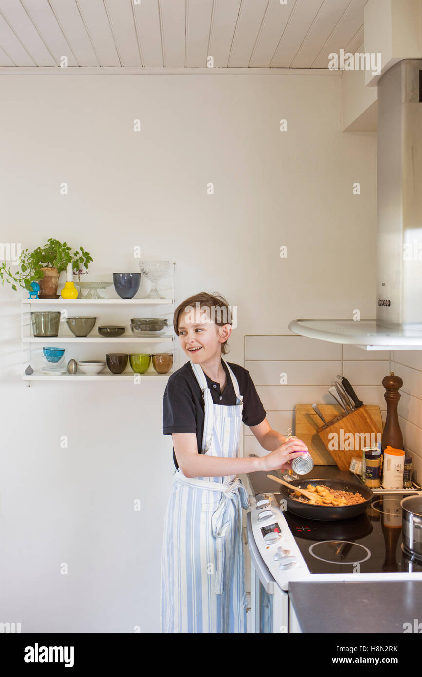 Teen boy cooking hi-res stock photography and images - Alamy
