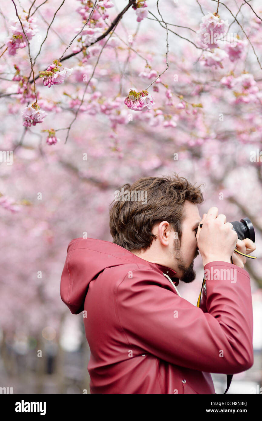 Single person taking photographs hi-res stock photography and images ...
