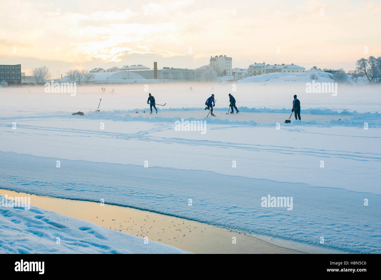 Snowy people hi-res stock photography and images - Alamy