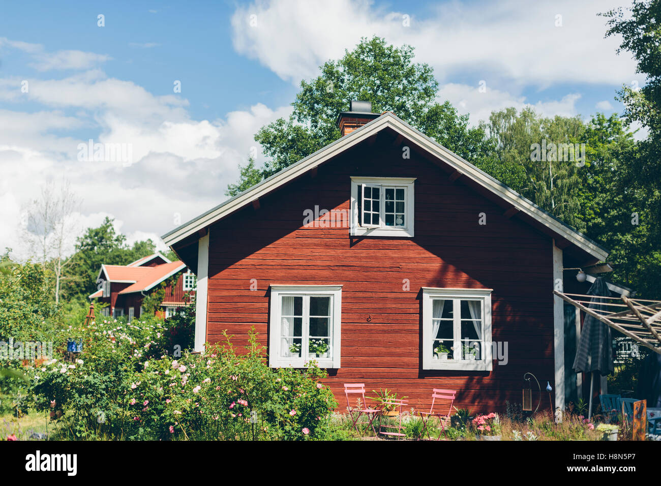 House daytime sunny hi-res stock photography and images - Alamy