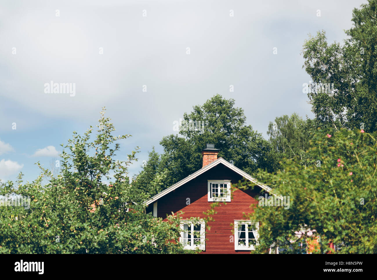House daytime sunny hi-res stock photography and images - Alamy