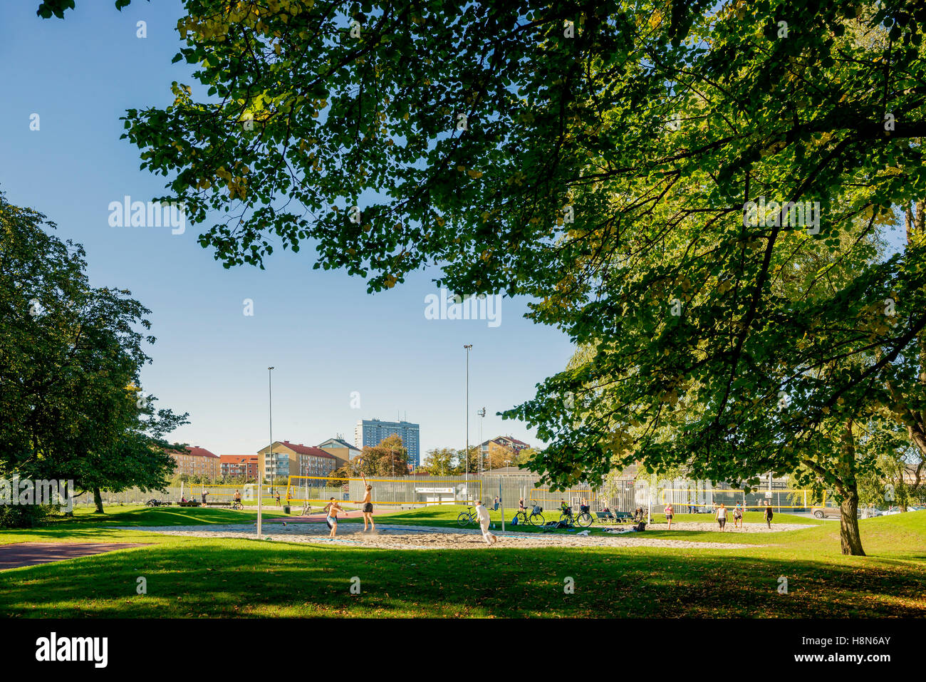 Living in cities hi-res stock photography and images - Alamy