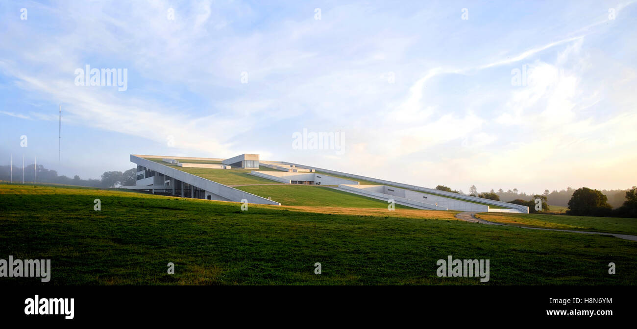 Sloping roofline hi-res stock photography and images - Alamy