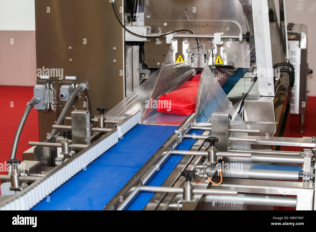 Packaging line machine Stock Photo - Alamy