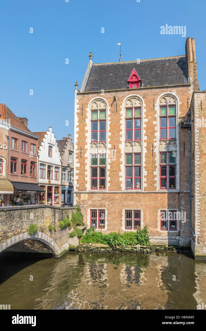 Medieval bridge over canal belgium hi-res stock photography and images ...