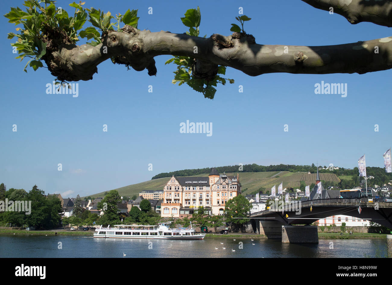 Bernkastel kues moselle bridge hi-res stock photography and images - Alamy