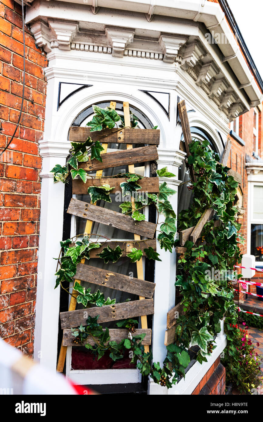 House boarded up windows hi-res stock photography and images - Alamy