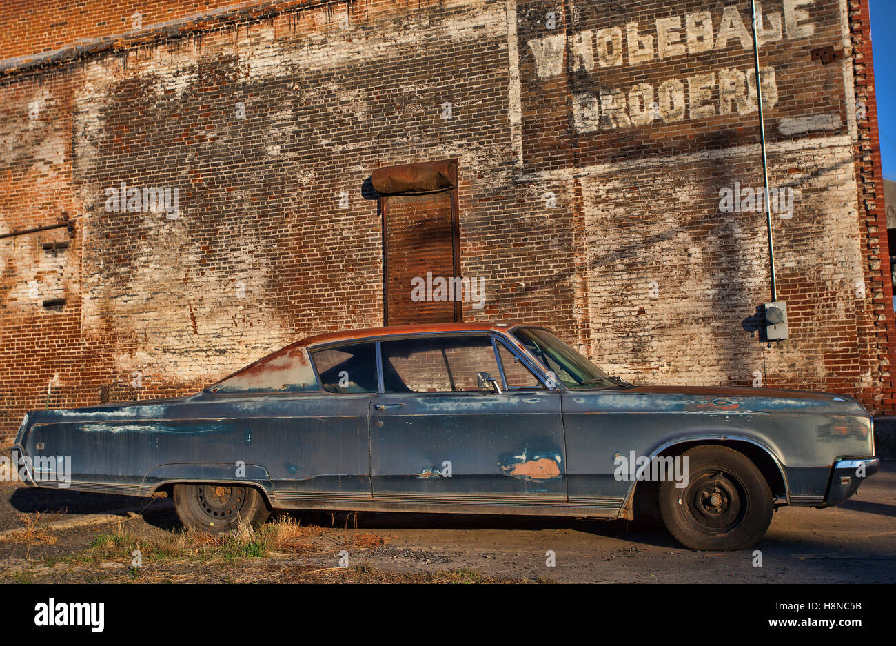 Big old rusty car next hi-res stock photography and images - Alamy