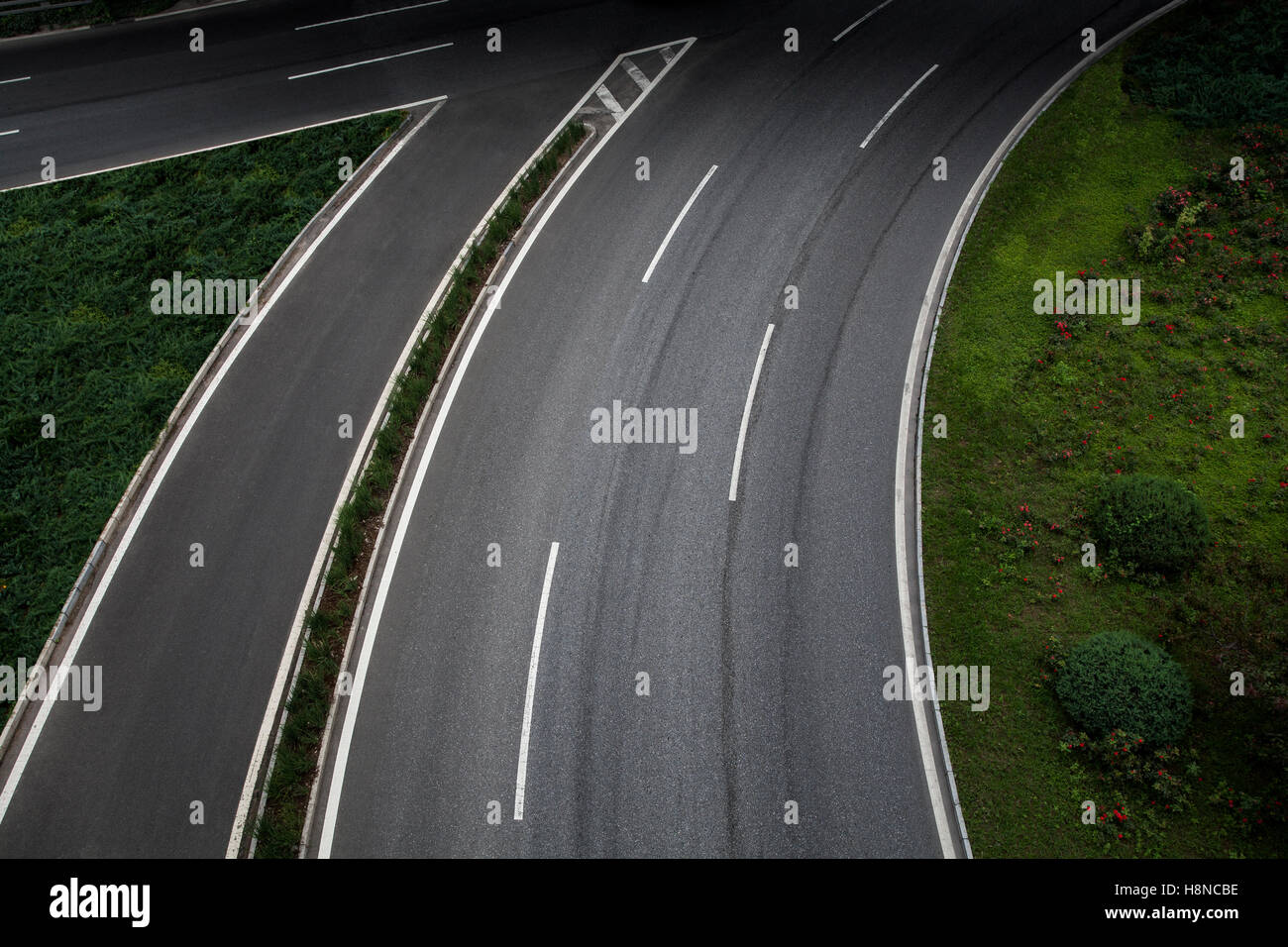 Swerving line hi-res stock photography and images - Alamy